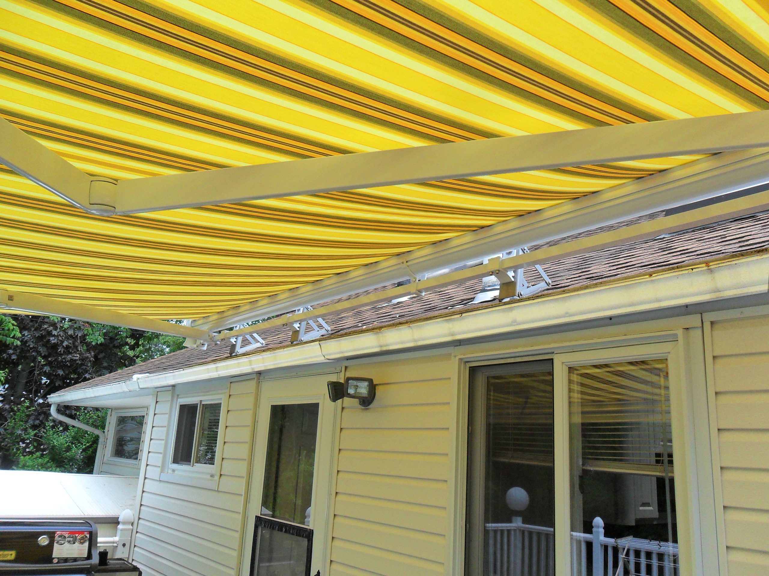 Retractable Awnings Help You Enjoy the Outside in Any Weather
